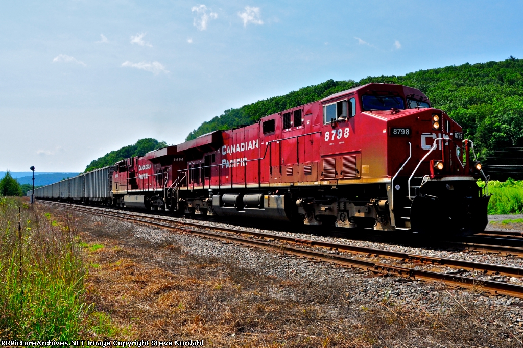 Rare Daylight Run!!! CP-39Z/257 W/Crazy 8 in consist!! at Packerton Yard, Parkerton, Pa.
